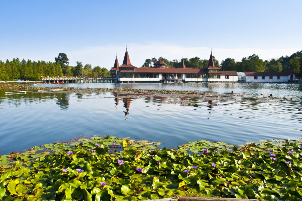 Több mint fürdőváros: Látnivalók a csodálatos Hévízen és környékén