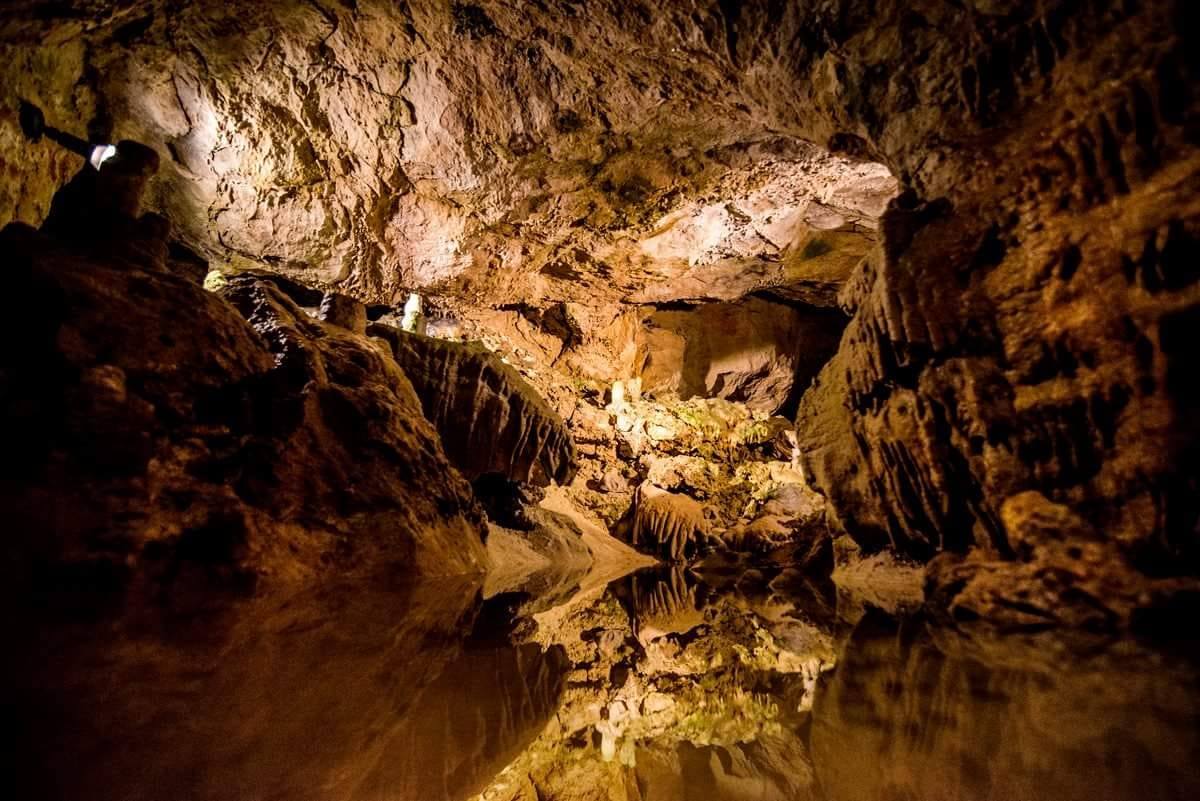 Föld alatti mesevilágok: 5 varázslatos barlang Magyarországon