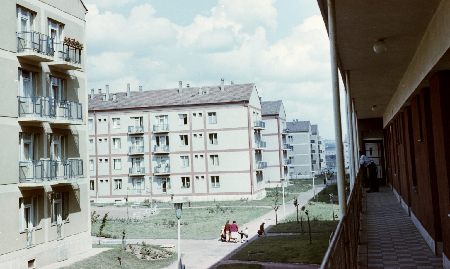 Beton beton hátán: A magyar lakótelepek története