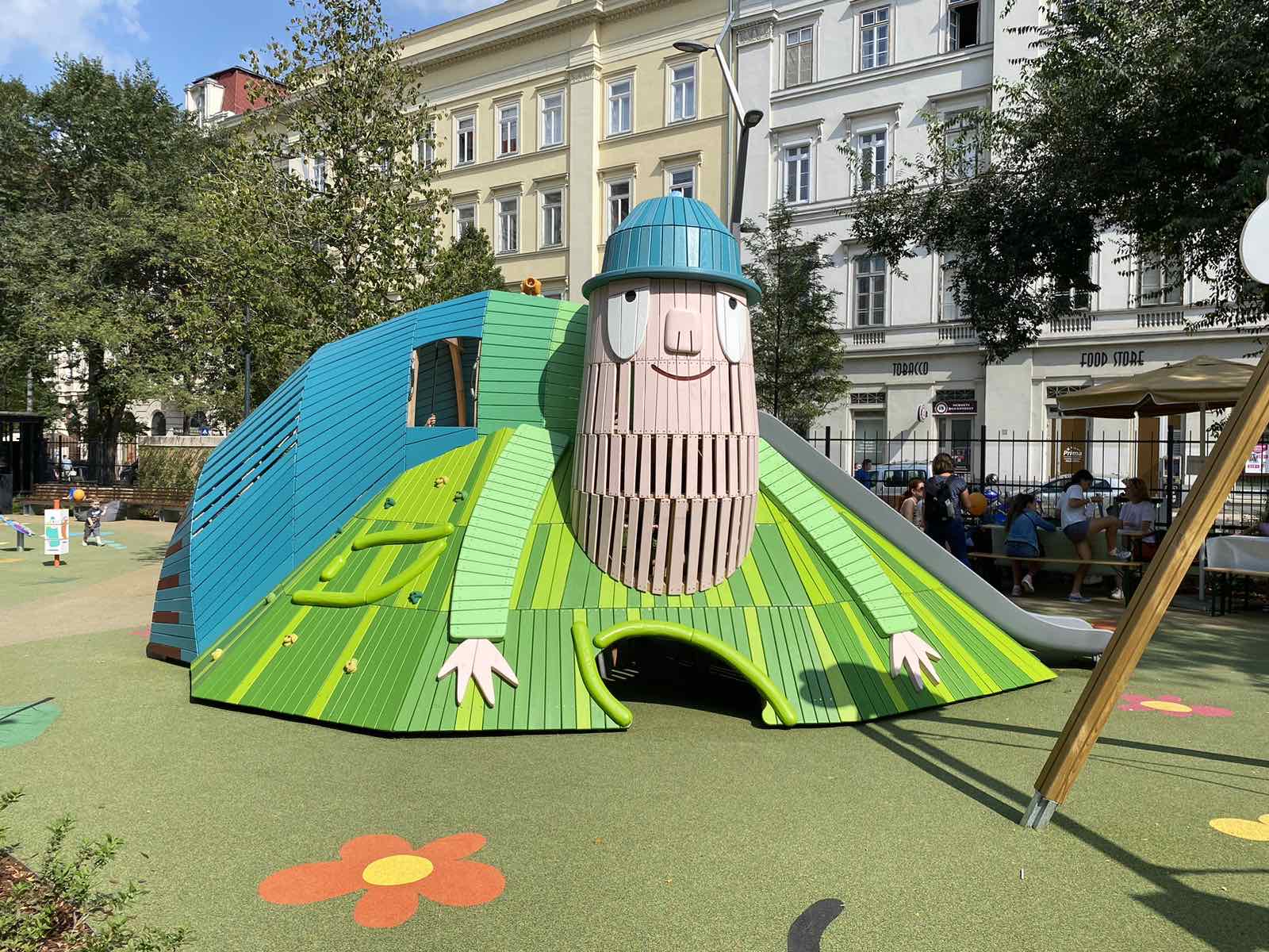 A Kuflik mesék hőseivel újult meg Budapest belvárosának parkja
