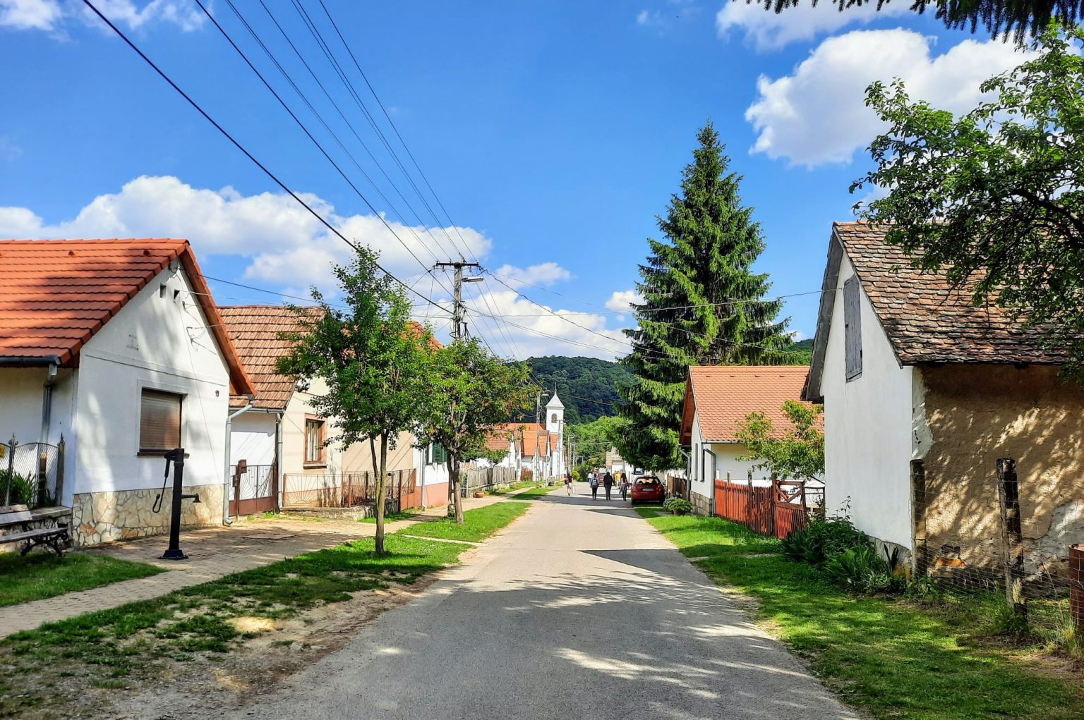 5 elbűvölő magyar falu, aminek takaros sváb házai idilli barangolásra ...