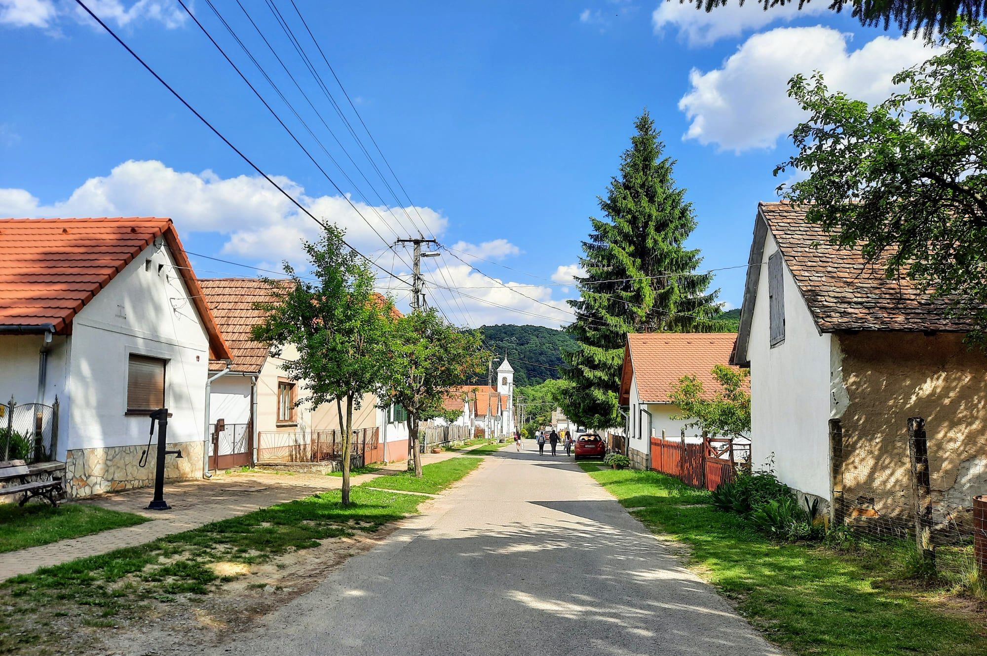 5 elbűvölő magyar falu, aminek takaros sváb házai idilli barangolásra ...