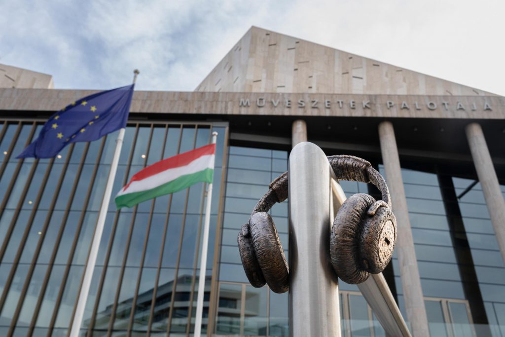 Zenélő Kolodko-miniszobor bukkant fel Budapesten