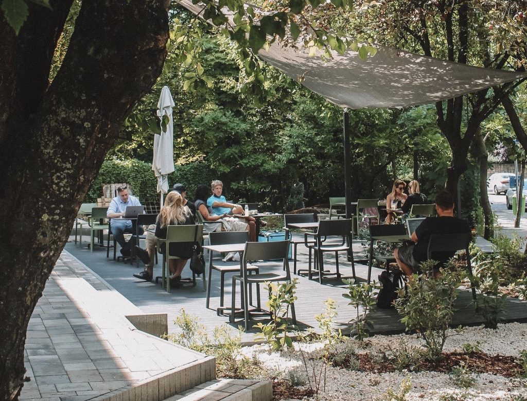 5 teraszos kávézó Budapesten, ahol békés, zöld környezetben ...