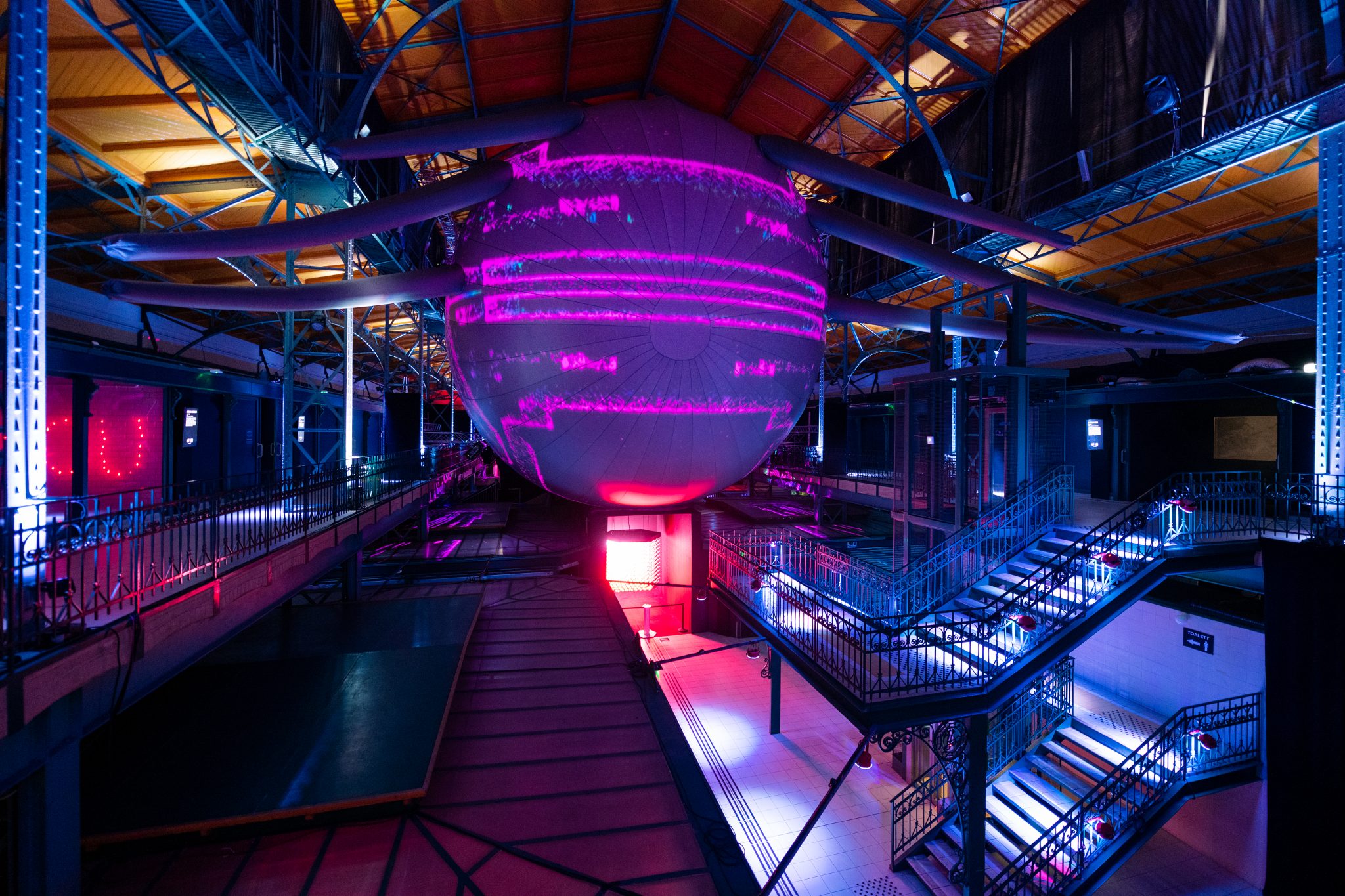 Vásárcsarnokból múzeum: Bejártuk Budapest egyedülálló fényművészeti múzeumát