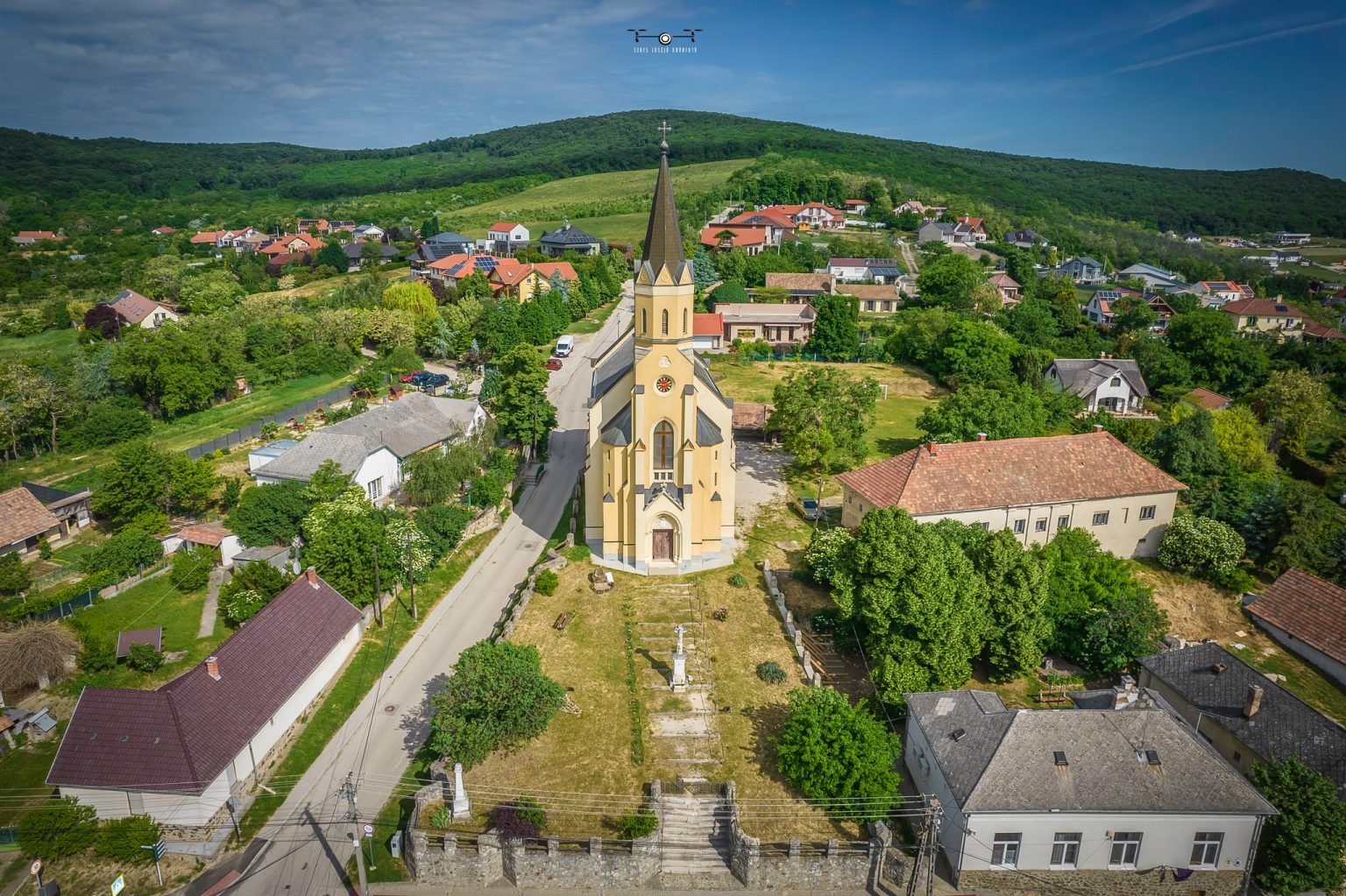 6+1 kevésbé ismert látnivaló a festői Velencei-tó körül idén nyárra