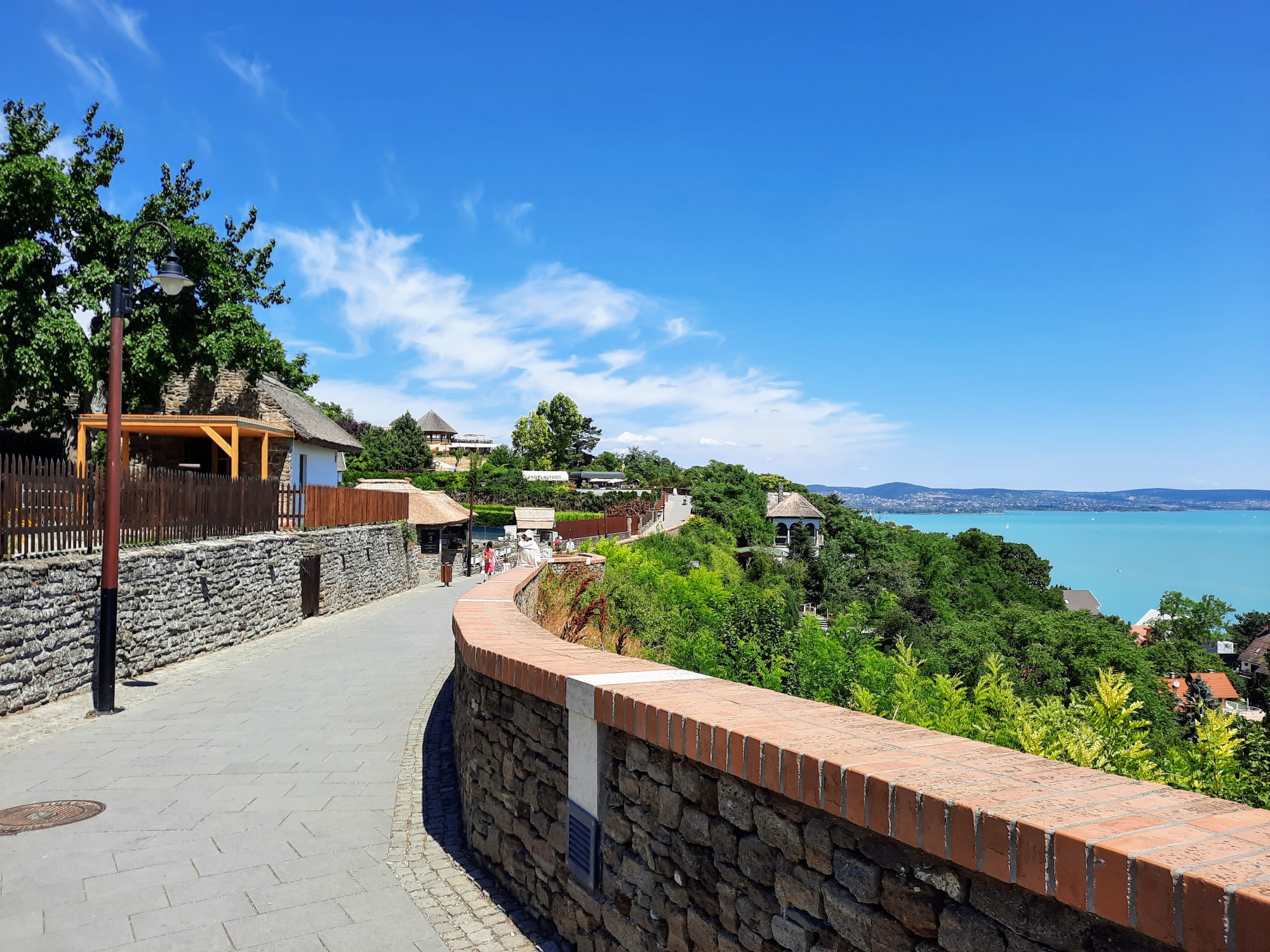 7 lenyűgöző balatoni sétány a mesébe illő nyári andalgásokhoz