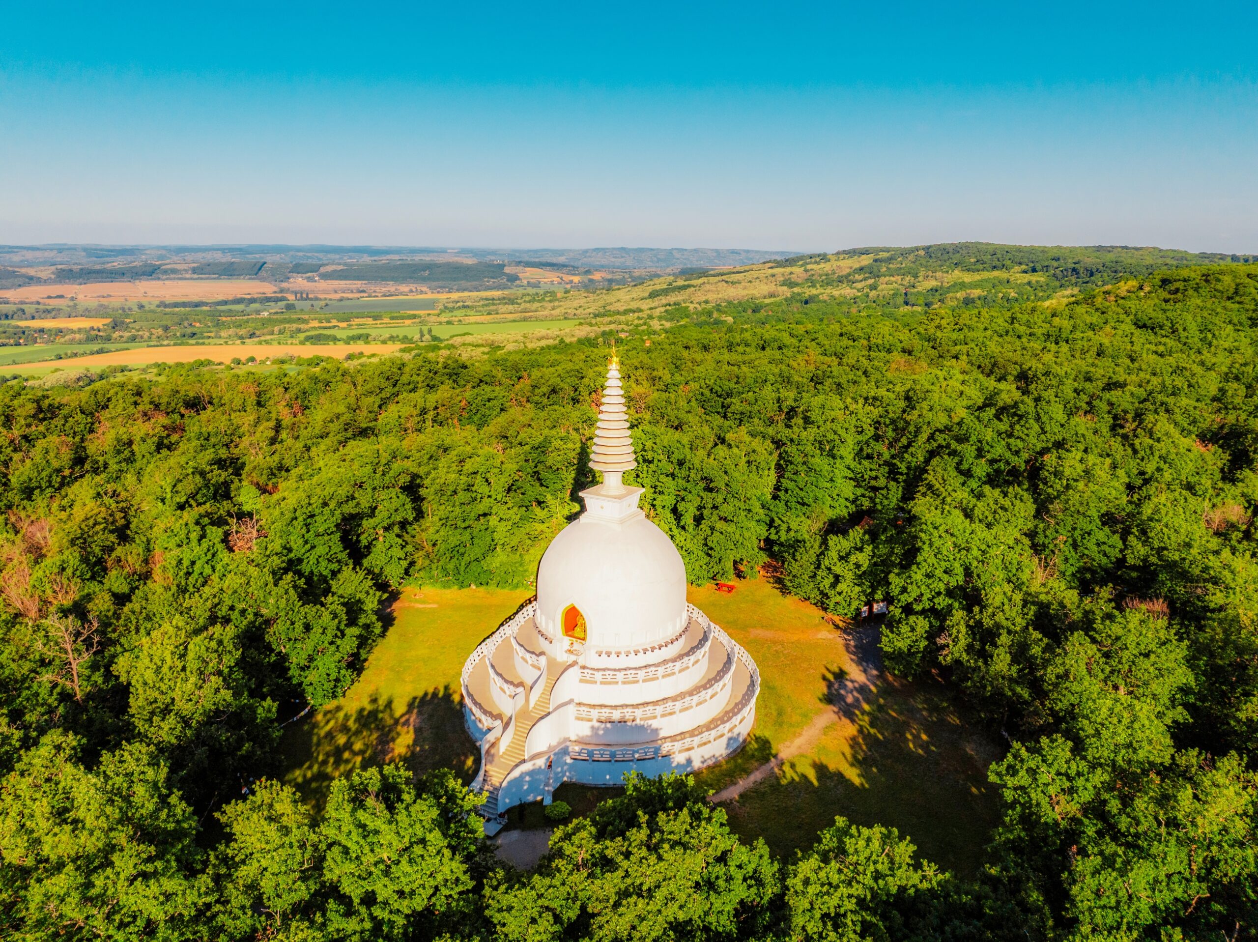 Spirituális feltöltődést és remek túrát ígér a lenyűgöző buddhista ...